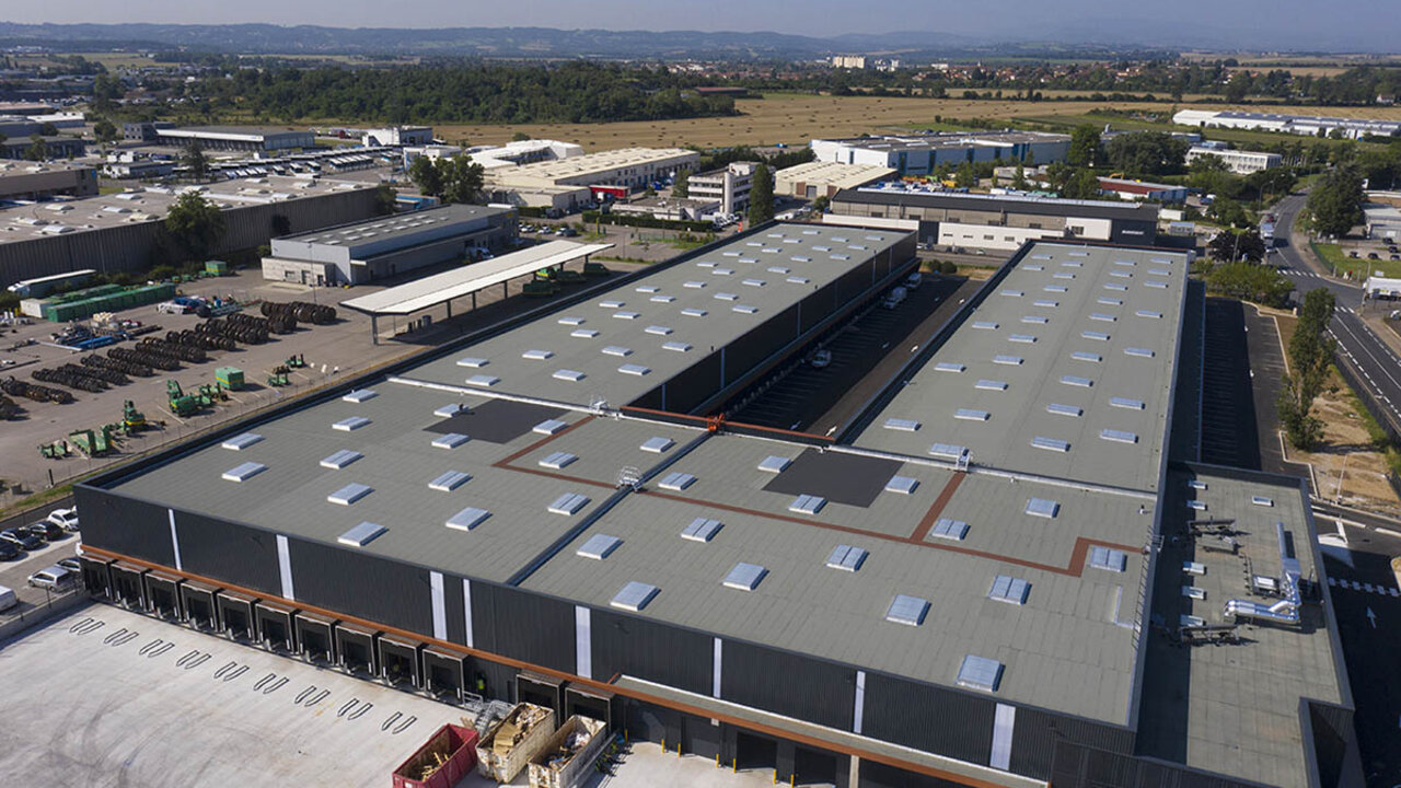 Glass skylights with blinds and Calor control system: Adexsi